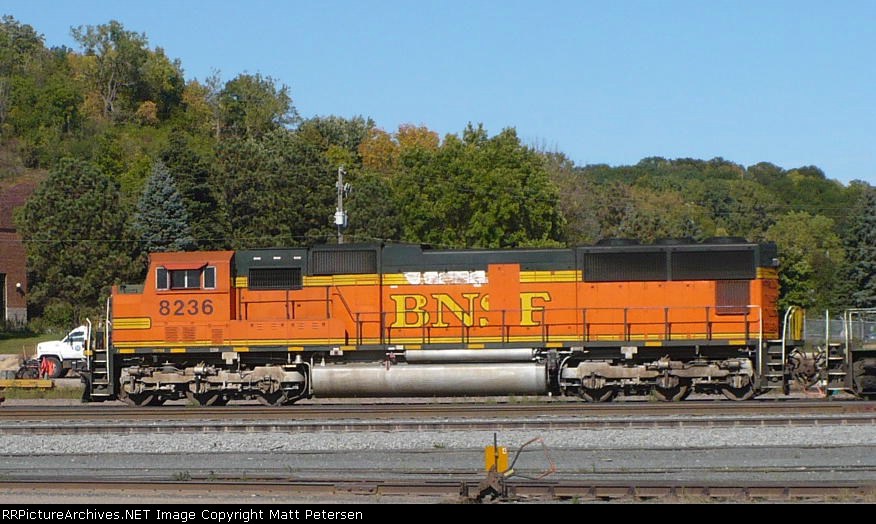 BNSF 8236